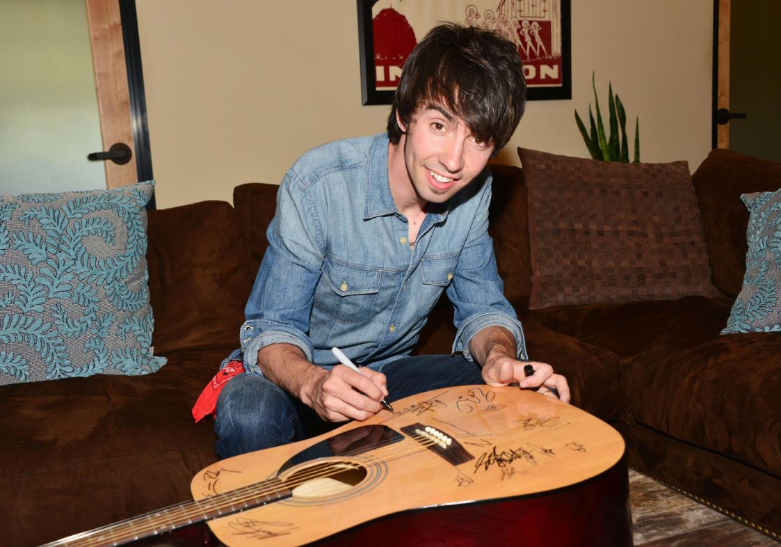 Academy of Country Music® Welcomes Mo Pitney for a Visit