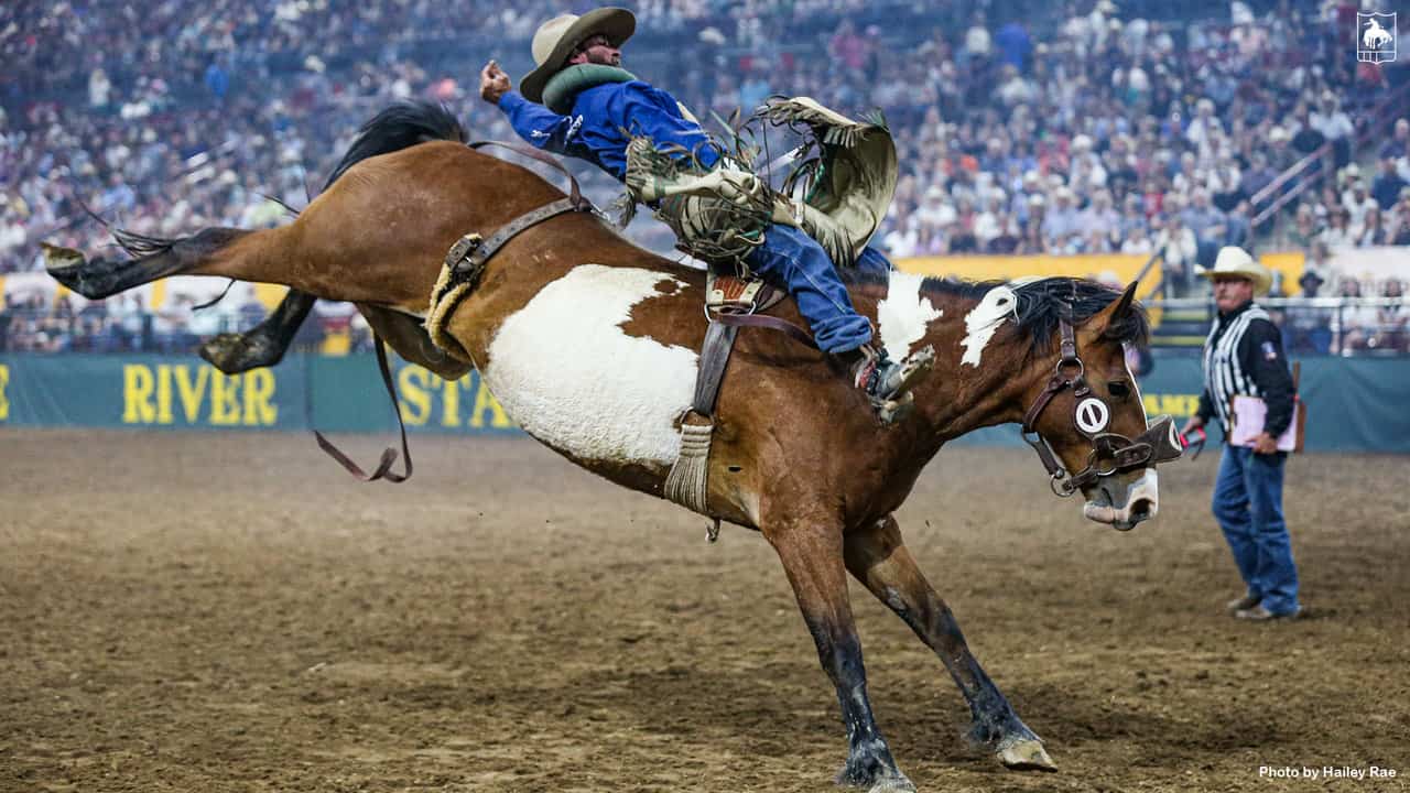 Bareback Rider Will Lowe Turns Back Clock to Win Snake River Stampede ...